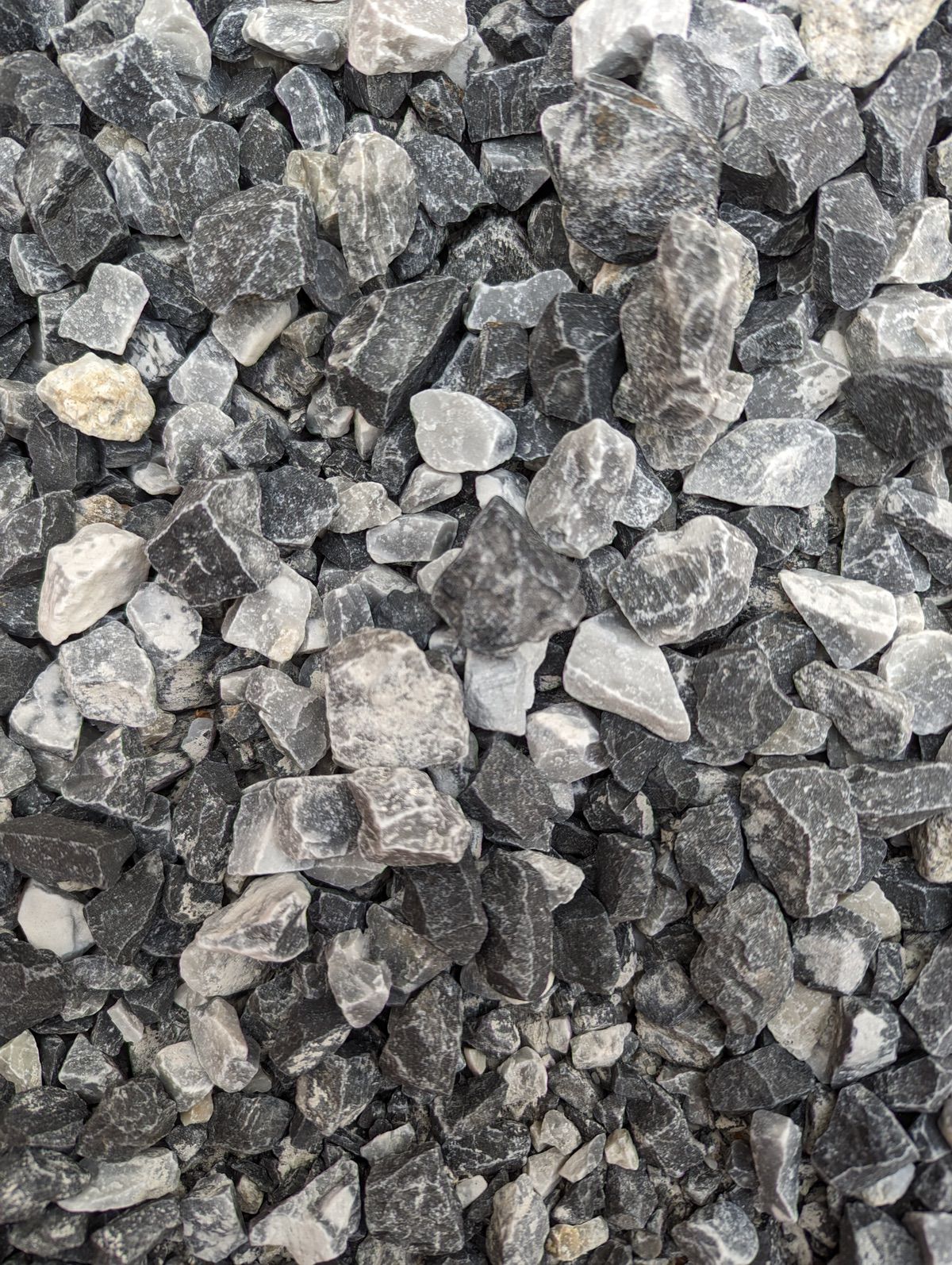 Black Ice Gravel (20mm) - WBS Builders’ Merchants